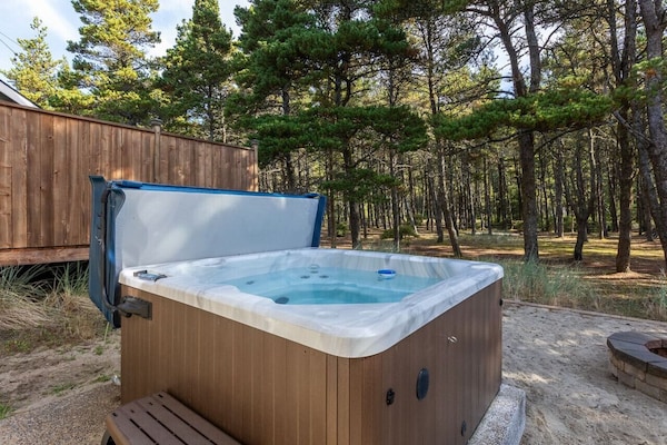 Nestugga Woods With Hot Tub - Pacific City, OR