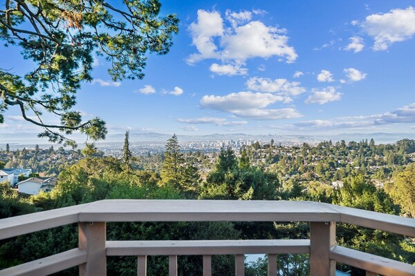 New! Charming 1933 Ridge-top Home With Stunning Views - Oakland, CA