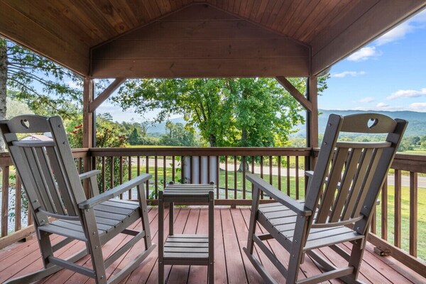 The Home Place~tiny Home - Pigeon Forge, TN