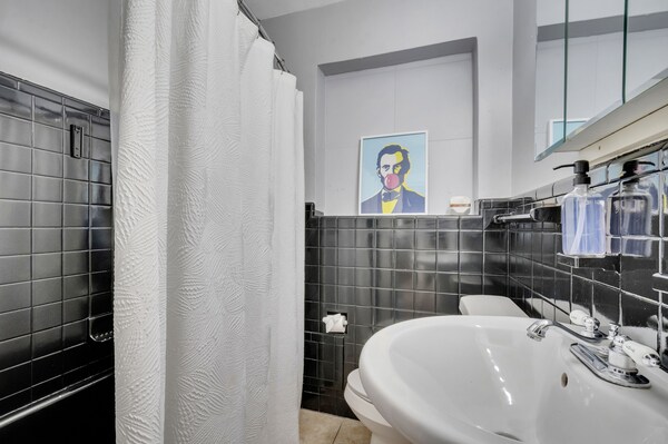 Downtown Home For Groups! 2 Bed/1 Bath & 2 Bed/2 Bath. - Orlando