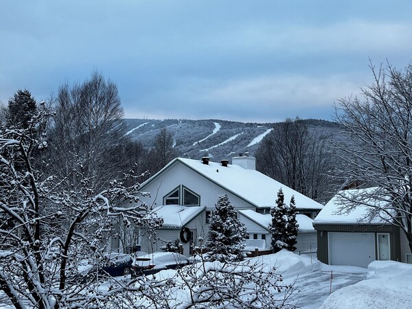 Chalet Mont Sainte Anne With Superb View Of The Ski Mountain And Wood Fireplace - Quebec