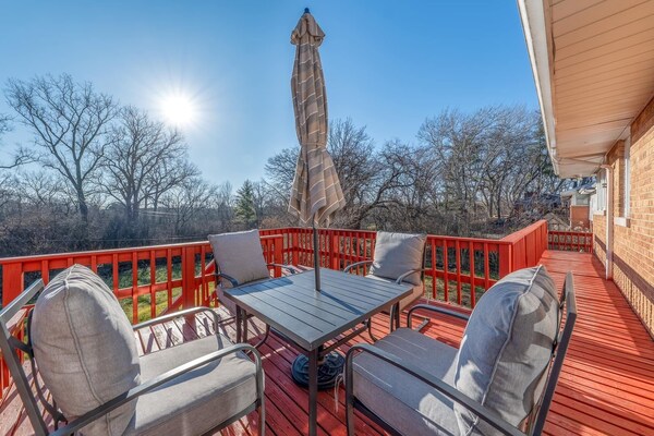 Exquisite Getaway Home - Orland Park, IL