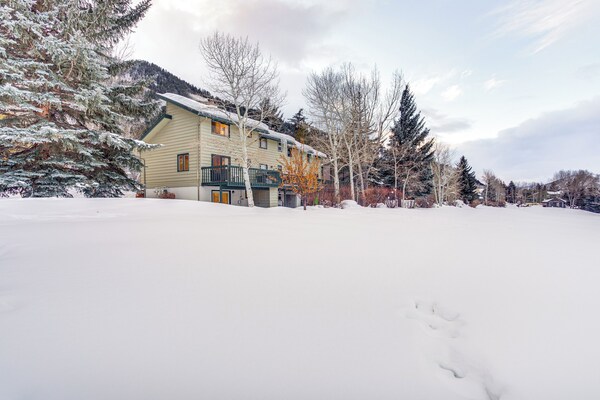 Golf Course & Mtn Views: Avon Townhome! - Avon, CO