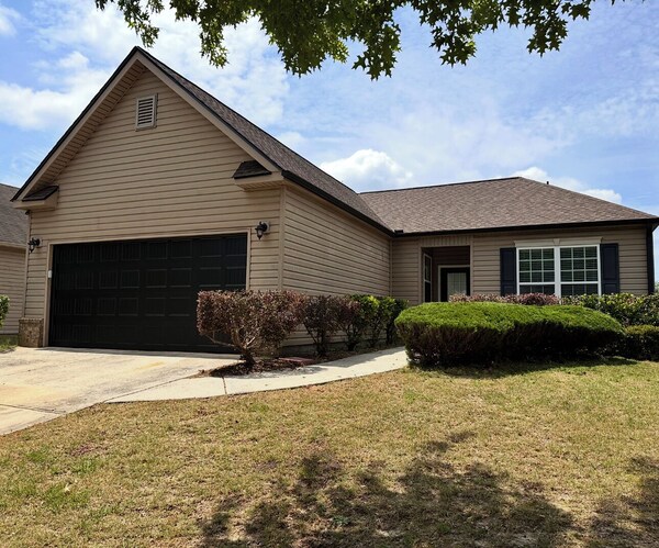 Charming 3-bedroom House In Small-town Byron With Wifi, Ac, And Patio Seating. - Warner Robins, GA