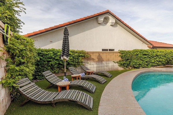 Sahara Solace - 10 Mins From Coachella Festival - Heated Pool, Games, & Fun! - Indio, CA