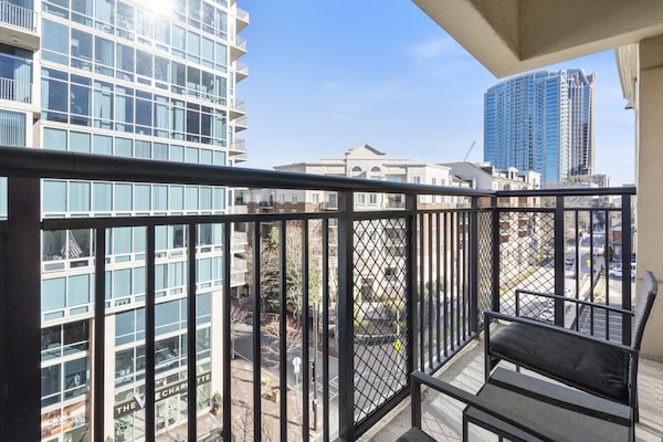 Queen City Retreat | Parking, Views, Near Stadium - Charlotte, NC