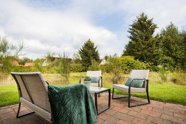 Blackbird | Holiday Home With Large Sunny Garden - 阿森