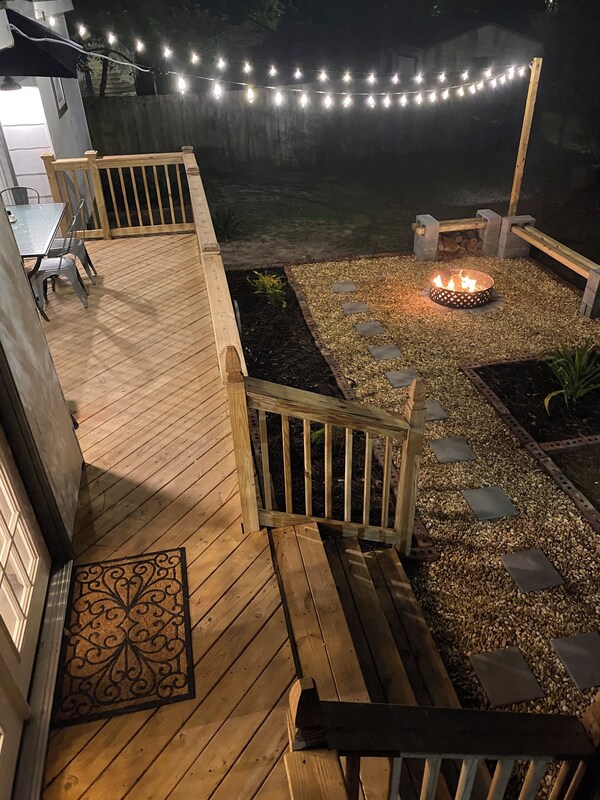 Cozy Savannah Cottage: Modern Comforts, Rustic Charm & Backyard Oasis - Savannah, GA