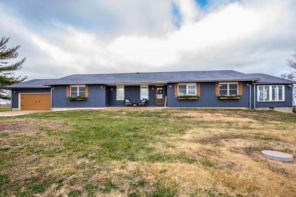 Farm View/pool/firepit/ps4/85"tv - Rolla, MO