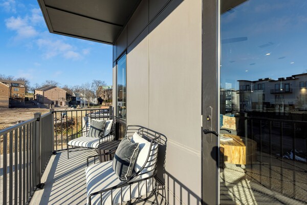 New Modern 2bdr In Walkable Midtown W/ Gym, Pool | Honkey-tonk By Avantstay - Nashville, TN