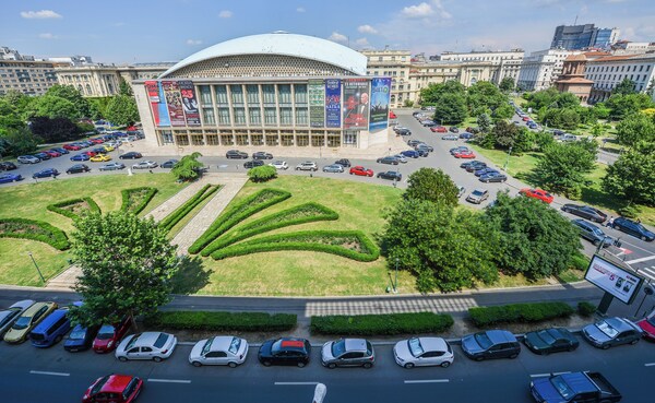 Magnífico Estudio Con Vistas Panorámicas A Los Jardines De Cismigiu - Bucarest