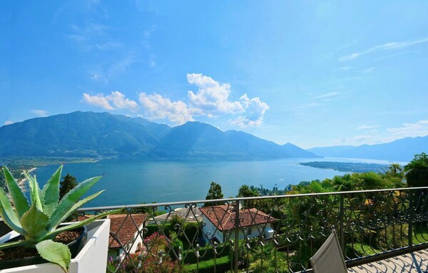 Magnificent Villa With Indoor Pool And Prime Lake View Location - ロカルノ