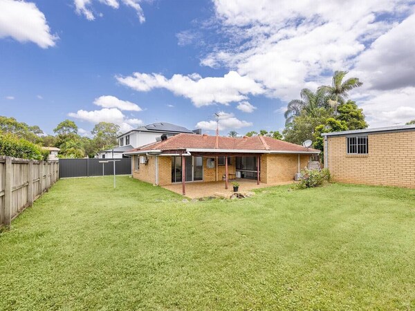 3beds Vibrant Home Steps To Mall & Transport - Salisbury