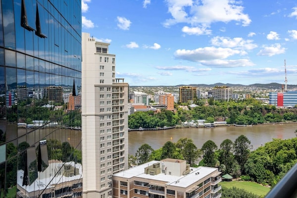 Best Value 2beds Apt @Cbd With Pool/gym/carpark - Brisbane