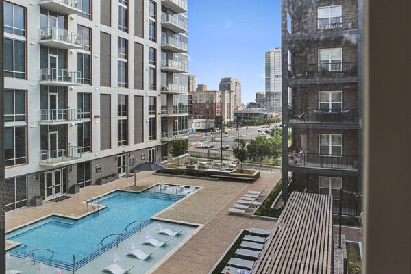 Reluxme | Chic 2br High-rise Near Attractions - Charlotte, NC