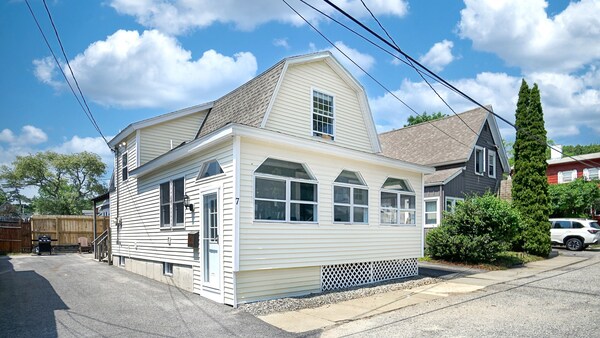 Coastal Life Beach House By Bayley Vacation Rentals - Old Orchard Beach, ME