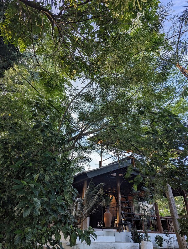 Charming 2-bedroom Beach House With Ac, Wifi In Delightful Bacong - Dumaguete
