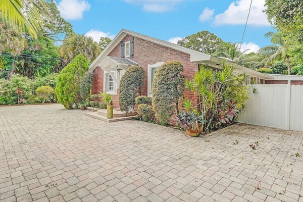 *New* Hugh St. Hideaway W/ Pool - Jupiter, FL