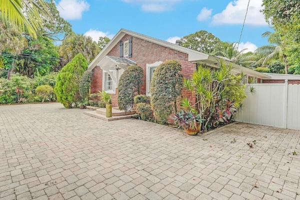 *New* Hugh St. Hideaway W/ Pool - Jupiter, FL
