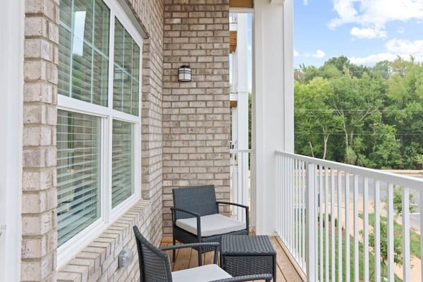 Reluxme | Elegant 2br W/ Balcony, Gym Near Mall - Lake Wylie, SC