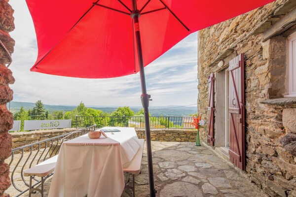 Maison De Vacances 'Le Rez-de-chaussée' Avec Vue Sur La Montagne, Piscine Partagée Et Climatisation - Ardèche