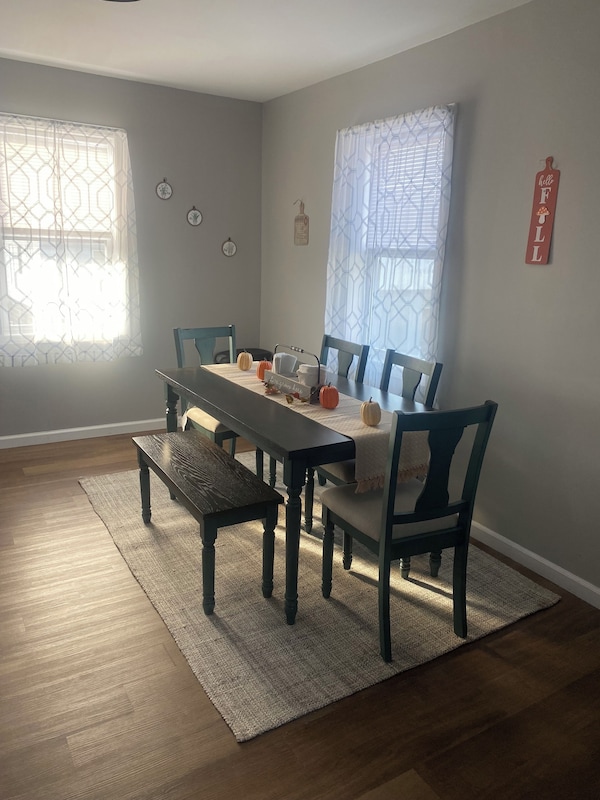 Welcome To Around The World! Charming 2-bedroom In Meadow Bridge! - West Virginia