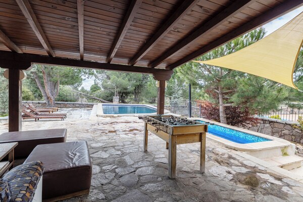 Casa De Vacaciones 'El Berrueco' Con Vistas A La Montaña, Piscina Privada Y Wi-fi - Torrelaguna