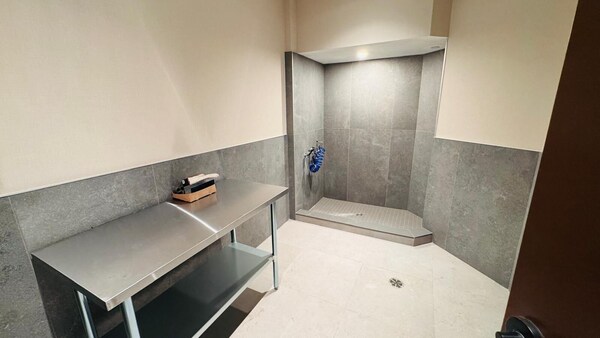 Brand New, Move-in Ready Space. Prime Location: Oakville\n - 