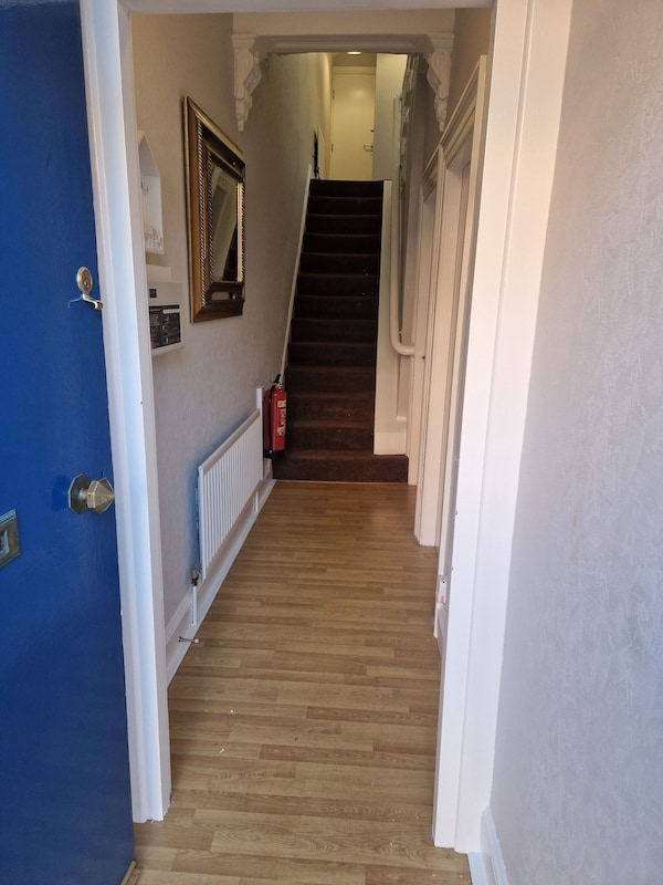 Cosy 5 Bedroom Property Near Botanic Avenue - 5-10 Minute Walk From City Centre - Belfast