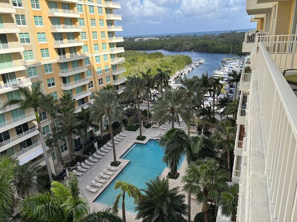 Amazing 2-bedroom Condo In Beautiful Boynton Beach With Ac, Fitness Room, Wifi - Lake Worth, FL