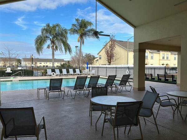 12mins To Disney Theme Parks- Save 25pct Off Stay- Pool- 3br Condo-sleeps 10 - Kissimmee, FL