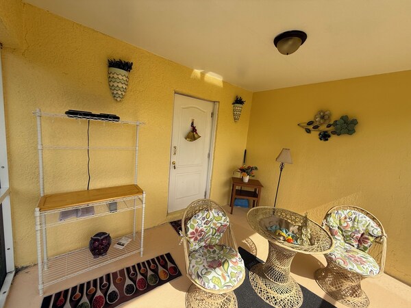 Charming 1-bedroom Apartment With Ac, Wifi In Lovely Lehigh Acres - Lehigh Acres, FL