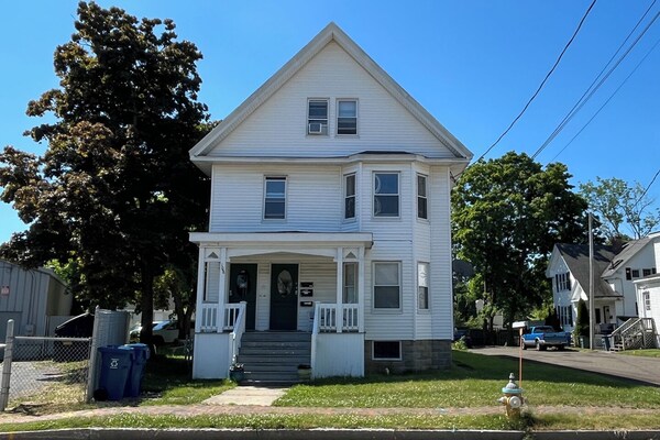 Centrally Located Off Back Cove, 1st Floor 4 Bedroom, 1.5 Bath Condo W/ Porch - Portland, ME