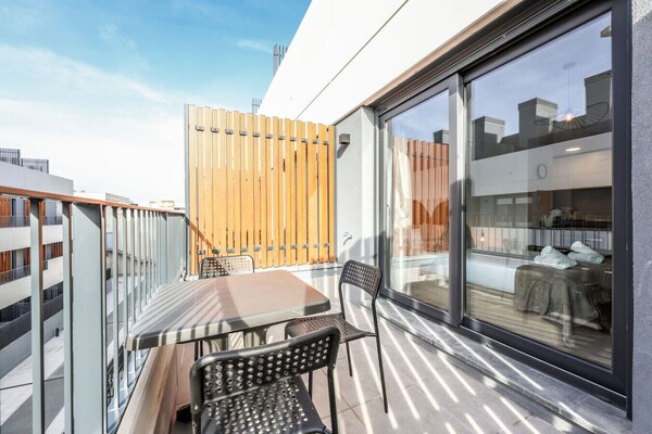 Elegant Studio With Private Terrace By Rentitup - Aéroport Adolfo-Suárez de Madrid-Barajas (MAD)