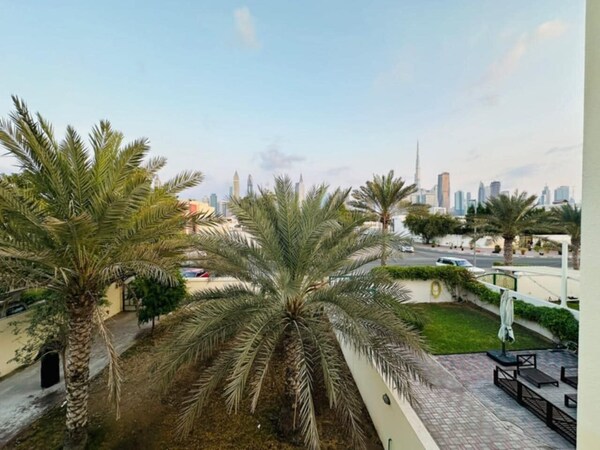 Beautiful Studio In Villa  Dubai Burj Khalifah View - Dubai