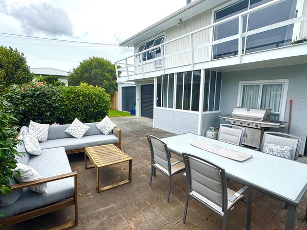 4 Bedroom House By The Boat Ramp, Family Friendly, Walking Distance To The Water - One Tree Point