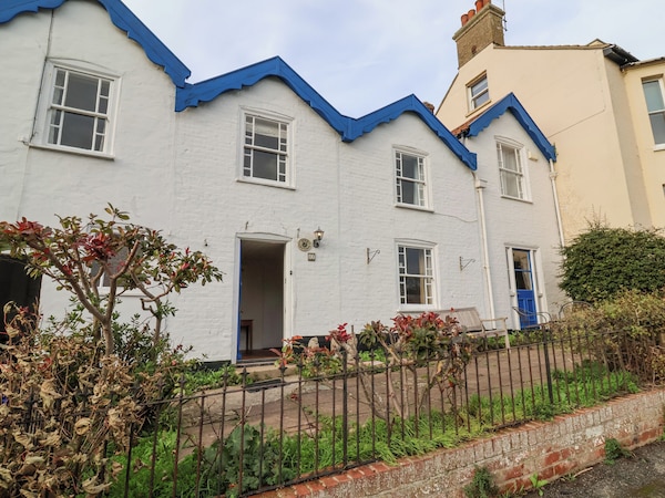 Iona Cottage, Pet Friendly, Country Holiday Cottage In Southwold - Dunwich