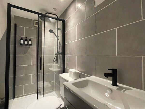 Gorgeous And Cosy 2 Bed Flat - Thames Ditton