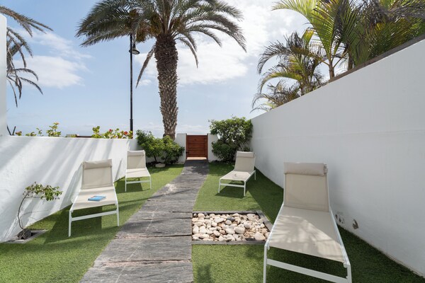 Luxurious Oceanfront Villa In Parque Santiago 3 - Los Cristianos