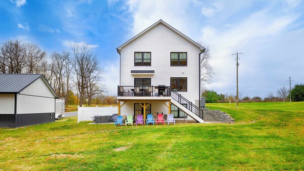 Long Point Retreat: Near Wineries + Hot Tub + Pet Friendly! - Dundee, NY