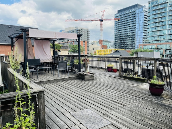Superior Queen Suite With Private Bathroom And Kitchenette In Toronto - Toronto