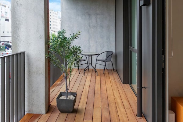 Single Level Retreat 1 Bed 1 Bath With Balcony - Christchurch