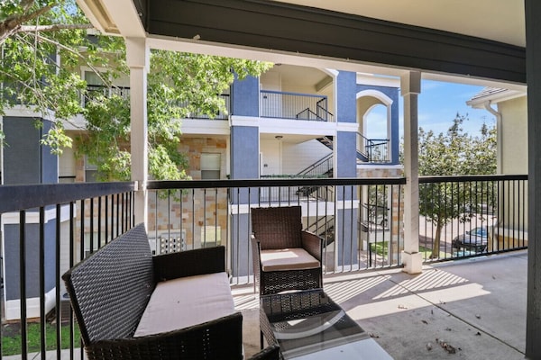Winter Modern Stay: Family & Corporate Friendly -