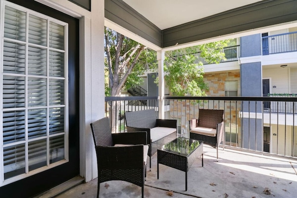 Winter Modern Stay: Family & Corporate Friendly - Richmond, TX