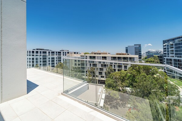 Spacious Mascot Loft Apartment Near Train Station - Sydney