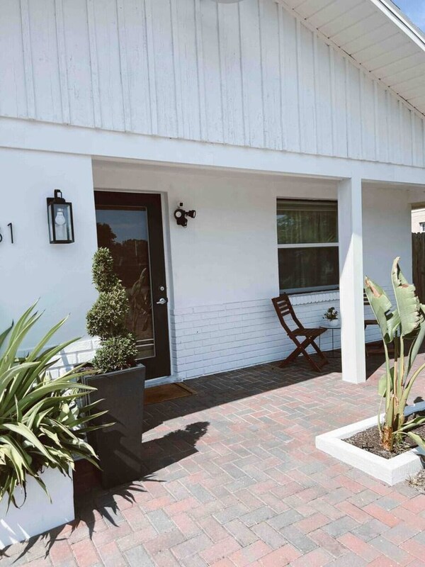 Srq Oasis Mid Cent Mediterranean - Bradenton, FL