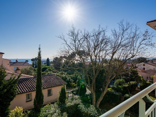 Les Calanques Du Parc By Interhome - Fréjus