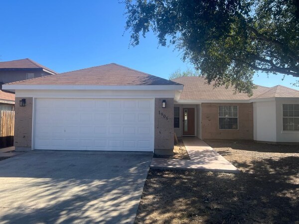 Brand New House Charming 3-bedroom House With Ac And Wifi In North Laredo - Nuevo Leon