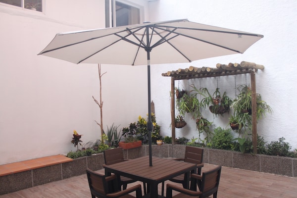 5 Minutes From La Laureles Area! Ideal House For Family And Friends. - Medellín