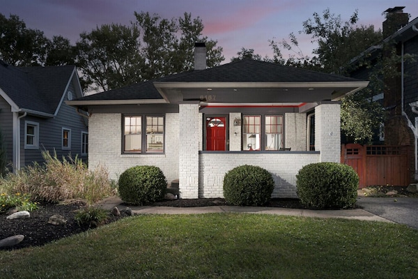 Broad Ripple Villa W/ Pool - Indianapolis
